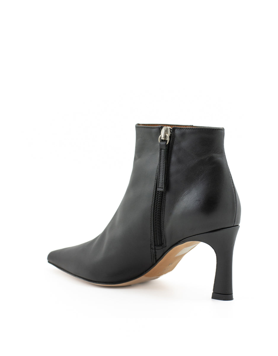 Angel Alarcon Moira Line Bootie-Black – Shoe La La Nelson BC